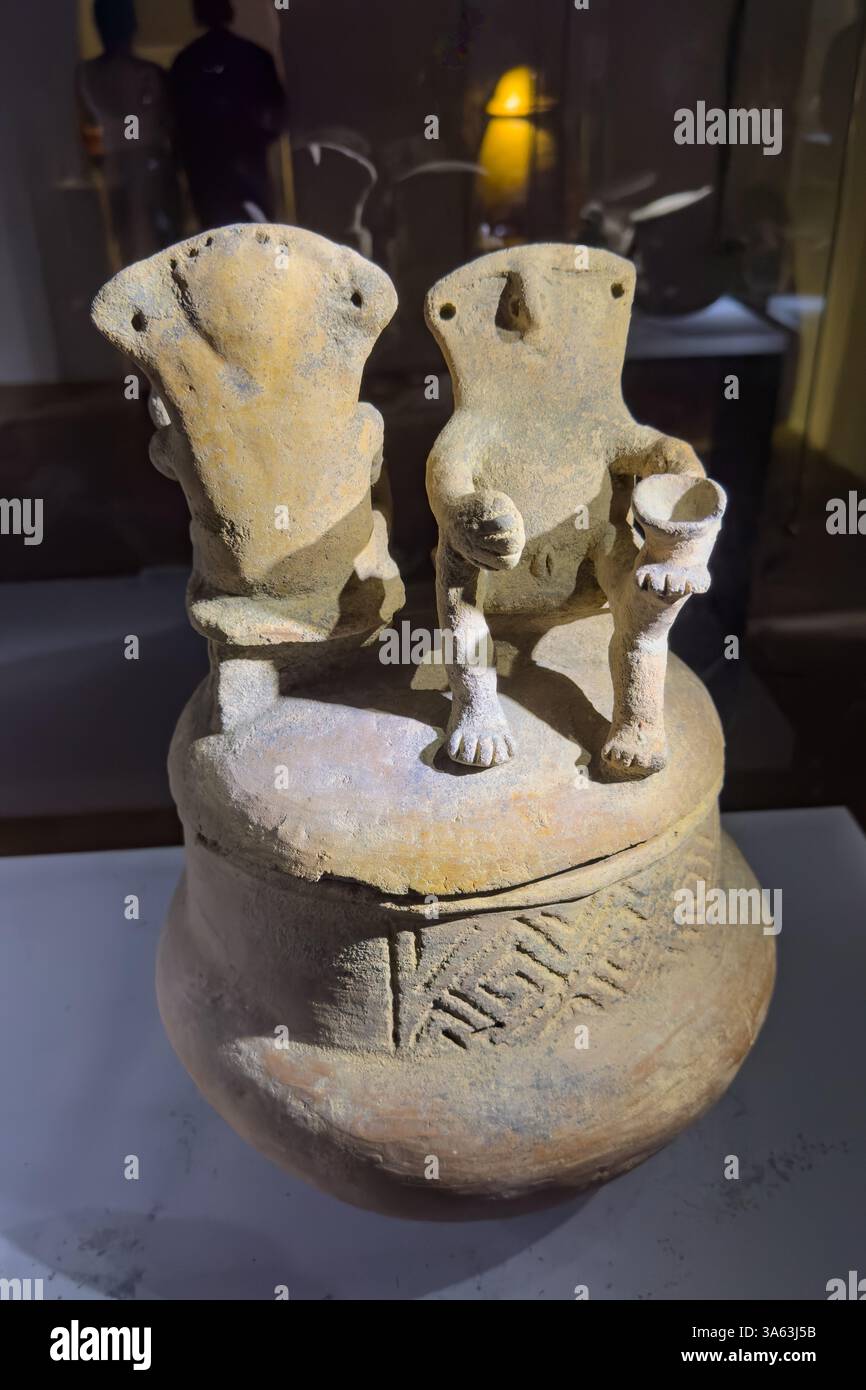 Anthropomorphic ceramic figures from the pre-Hispanic Tolima Culture in ...