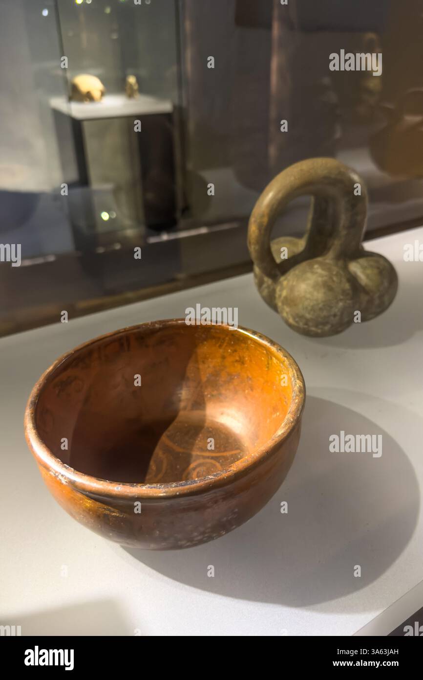 Ceramic pottery from the Yotoco / Calima Culture in the La Merced ...