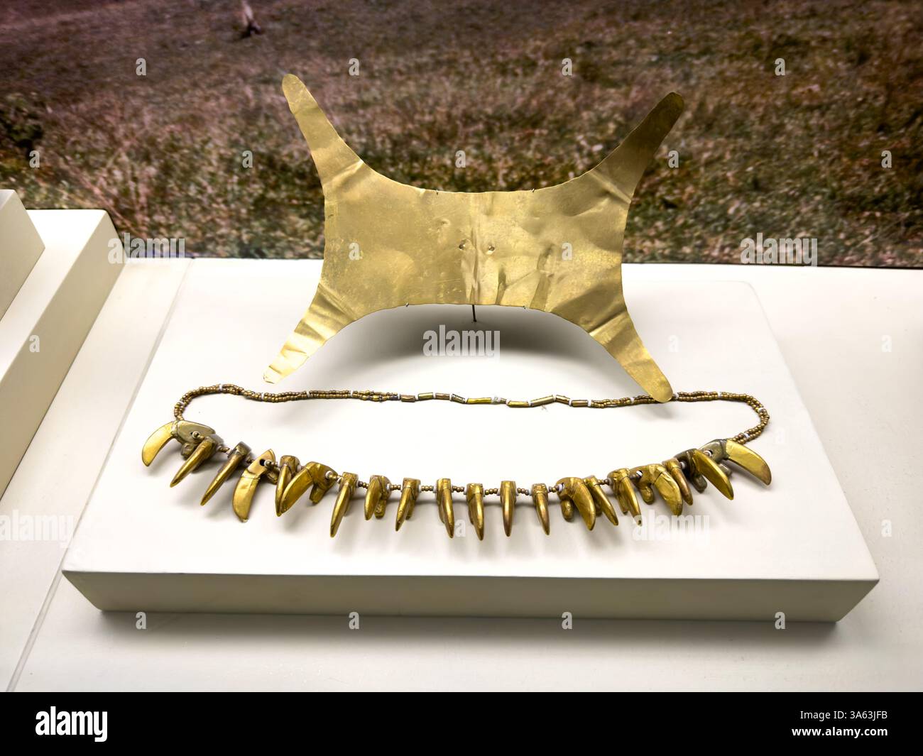 Gold jewelry from the pre-Hispanic indigenous Calima Culture in the ...