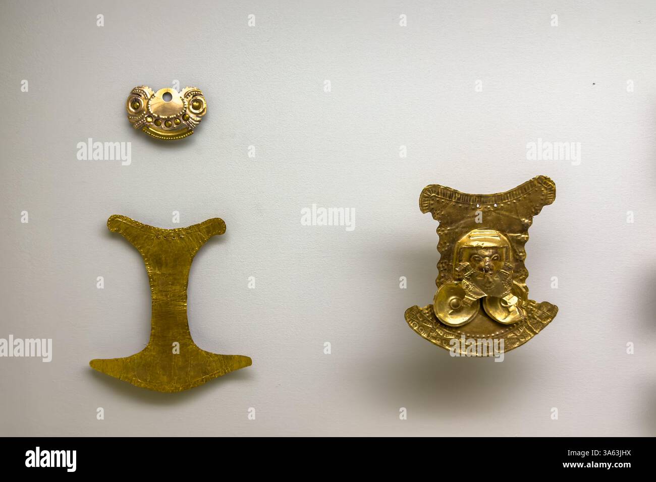 Gold ornaments from the Pre-Hispanic indigenous Calima Culture in the ...