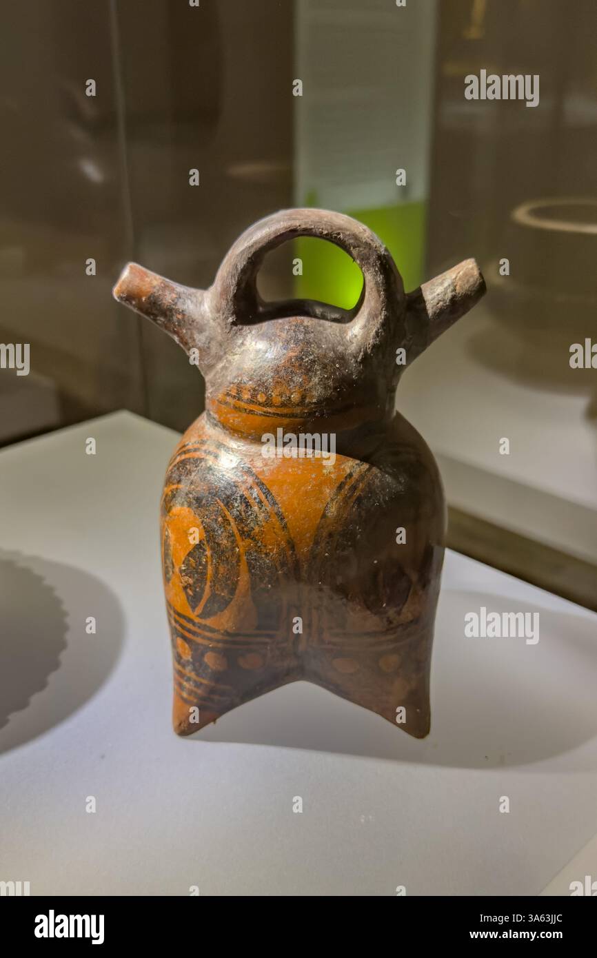 A double-spouted stirrup pot from the Quimbaya Culture in the La Merced ...