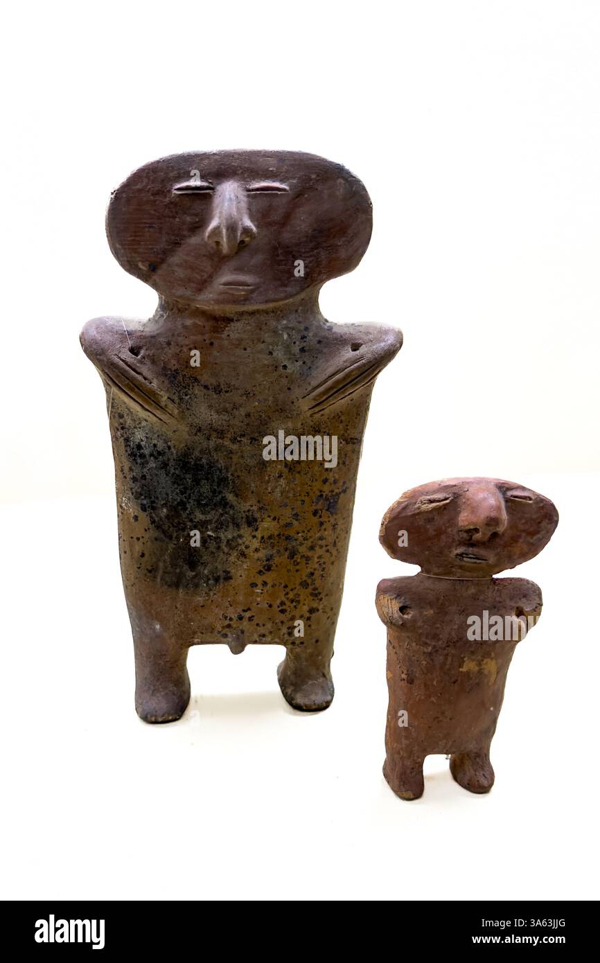 Anthropomorphic ceramic figures from the Pre-Hispanic indigenous Sonso ...