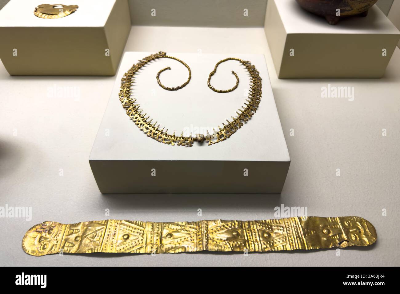 Gold jewelry from the pre-Hispanic indigenous Calima Culture in the ...