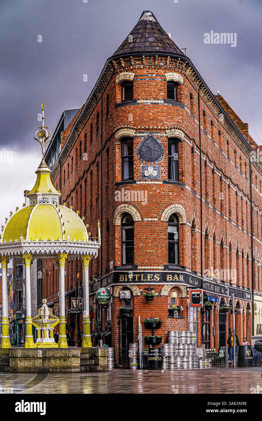 Belfast, Nordirland, Europa, Bittles Bar, Jaffe Fountain, historische ...