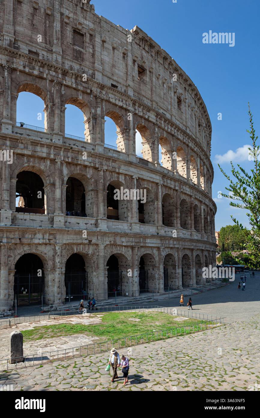 The Roman Colosseum (Colosseo) the iconic and monumental amphitheatre ...
