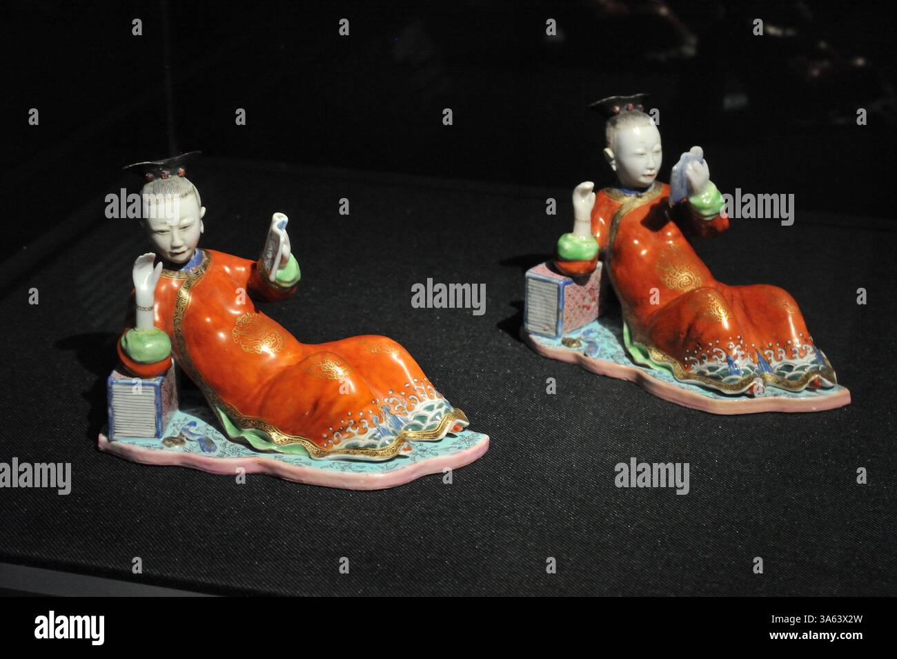 Reclining ladies reading books, Chinese c. 1750, on display at the ...