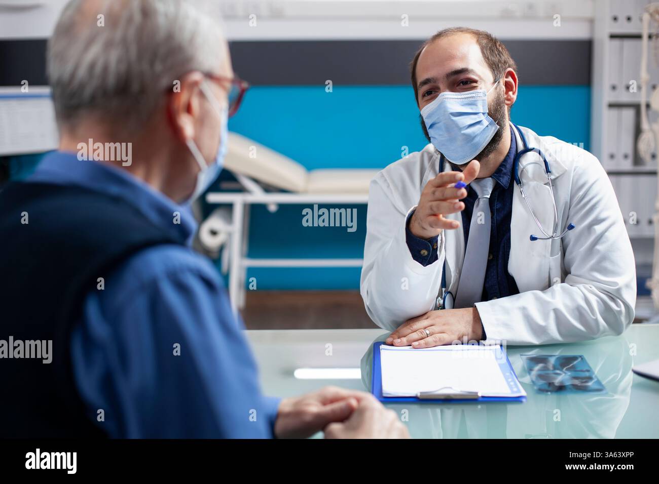 Young man describing symptoms nurse hi-res stock photography and images ...