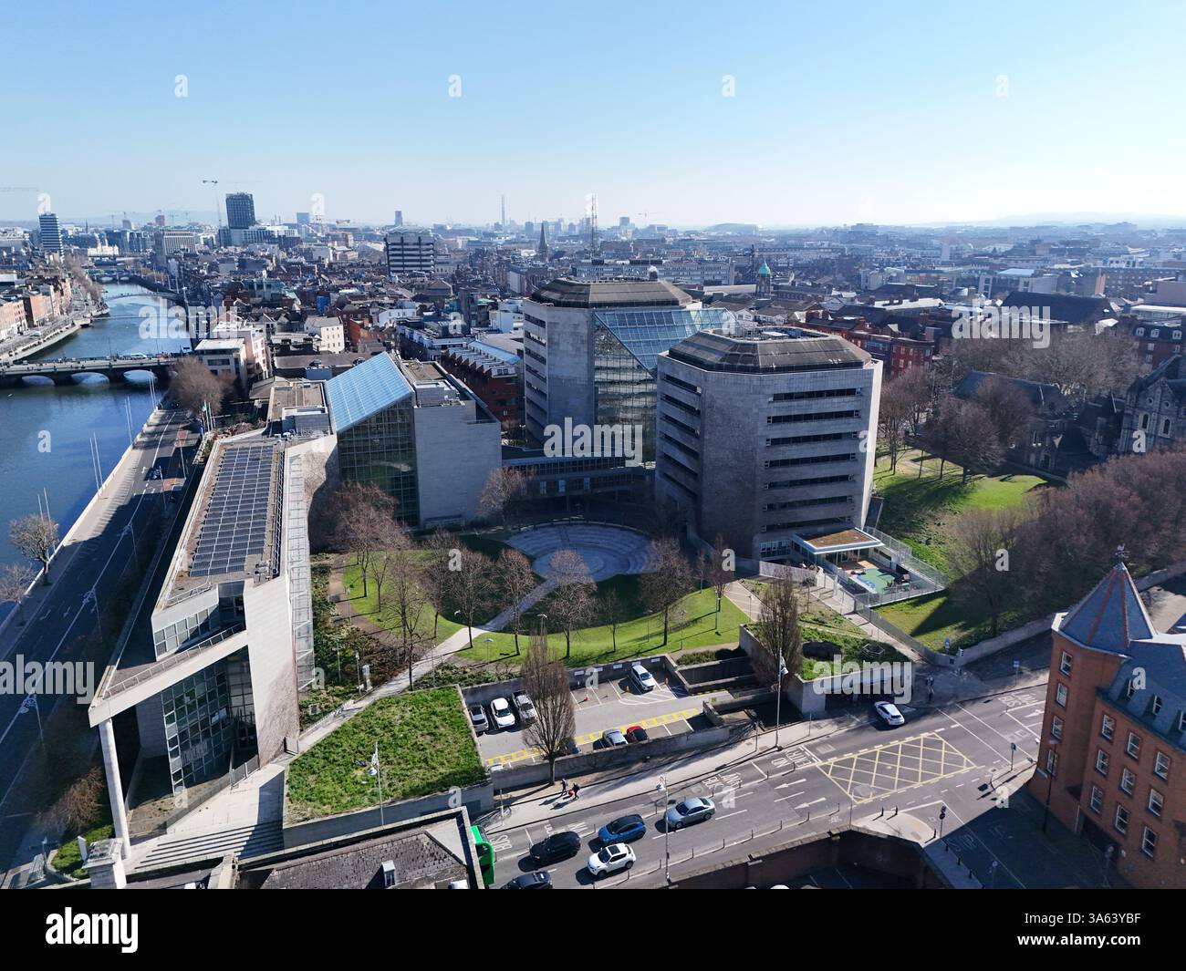 Corporate offices on wood quay hi-res stock photography and images - Alamy