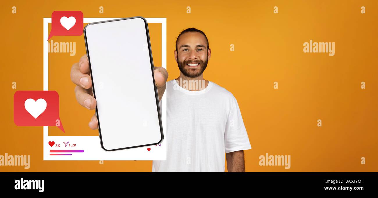 Influencer showcasing smartphone social hi-res stock photography and ...
