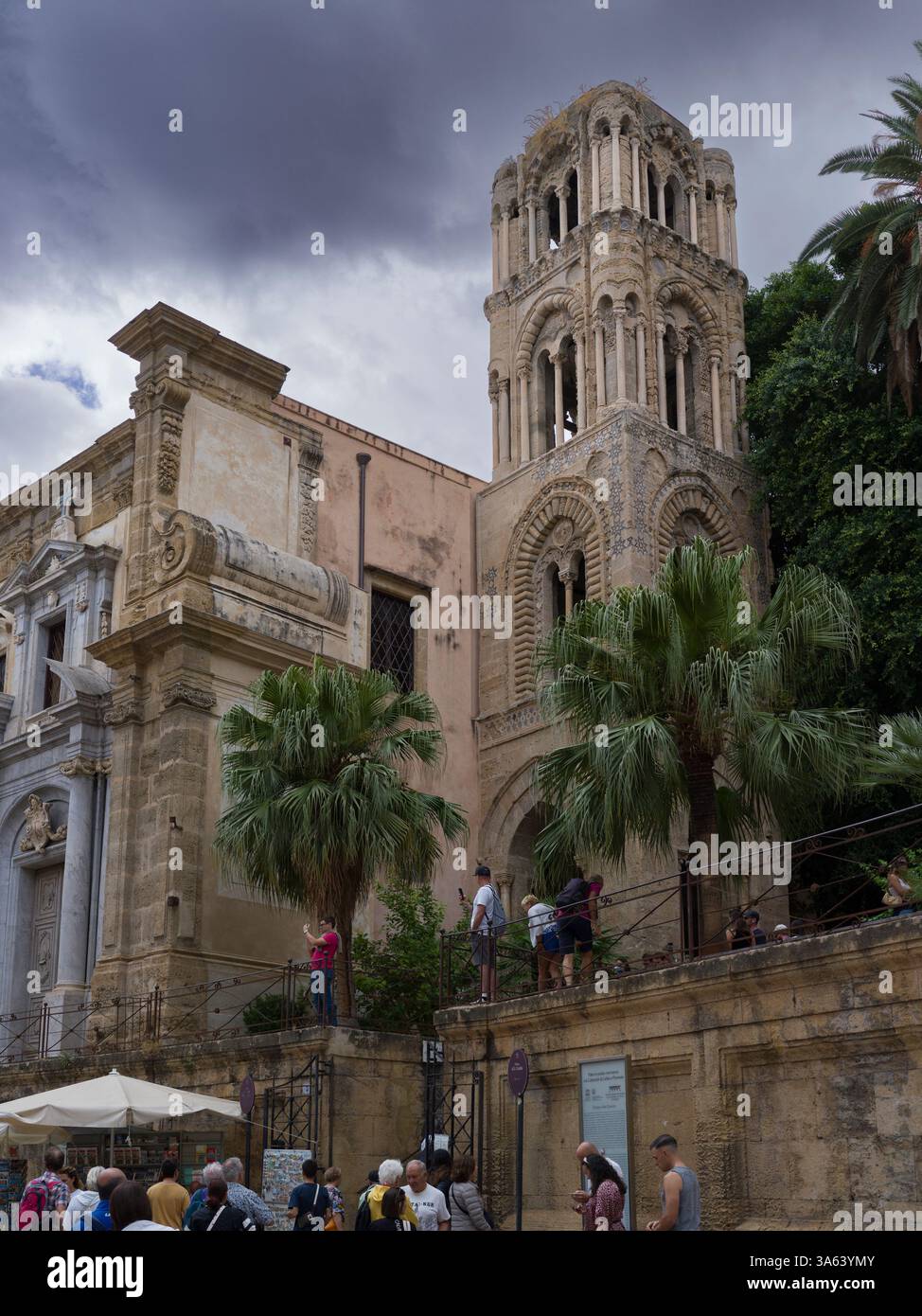 People walking amongst the buildings in Tribunali o Kalsa, or La Kalsa ...