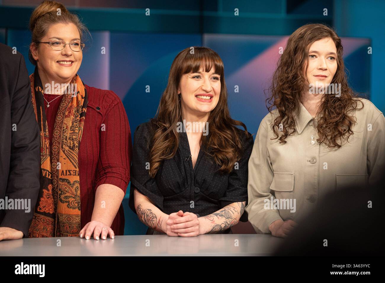 Presse-Fototermin der Sendung hart aber fair rgergeld Heidi Reichinnek ...