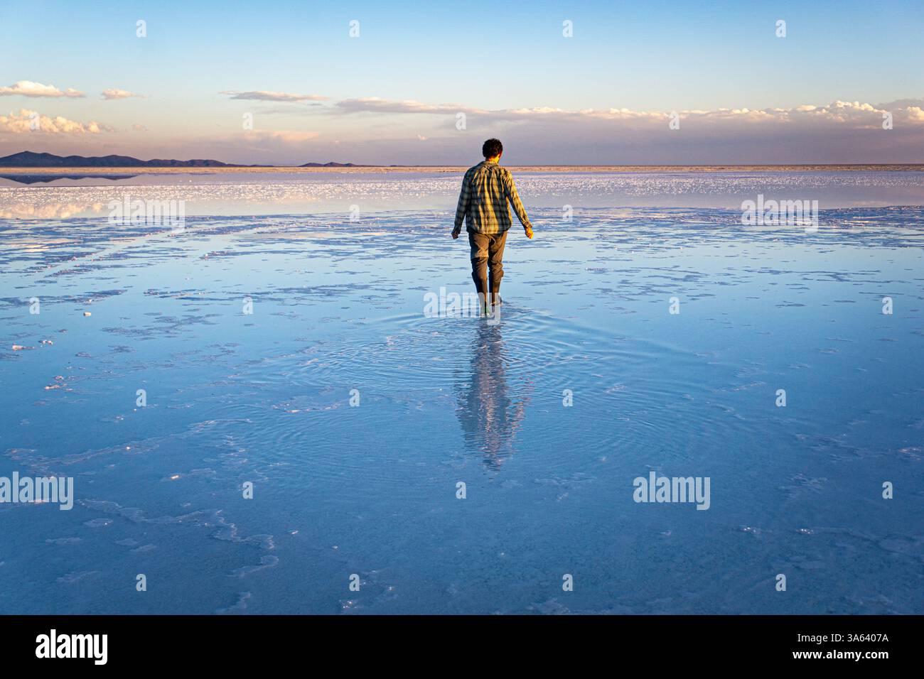 Salar de uyuni bolivia mirror hi-res stock photography and images - Alamy