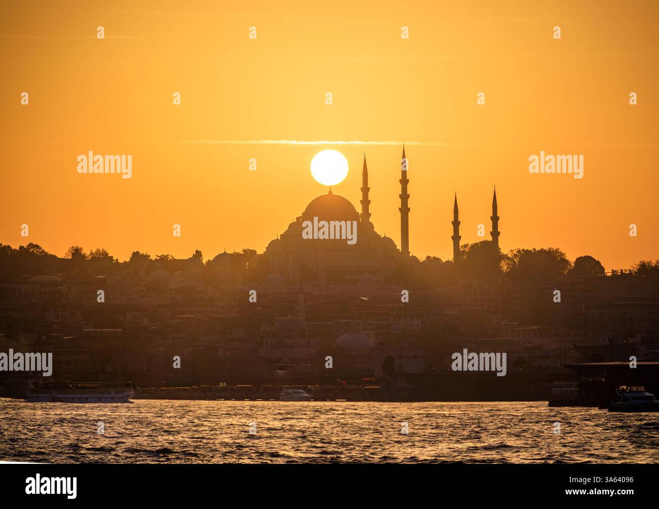 Sunset cityscape of the Historic Peninsula area across Bosphorus Strait ...