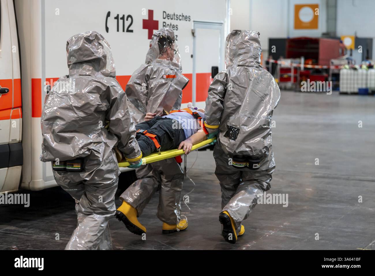 Decontamination of injured persons after an assumed accident involving ...