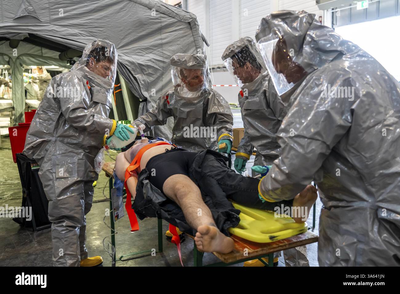 Decontamination of injured persons after an assumed accident involving ...
