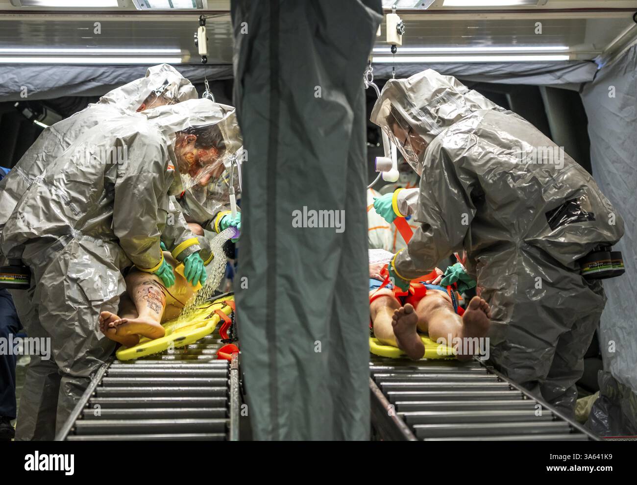 Decontamination of injured persons after an assumed accident involving ...