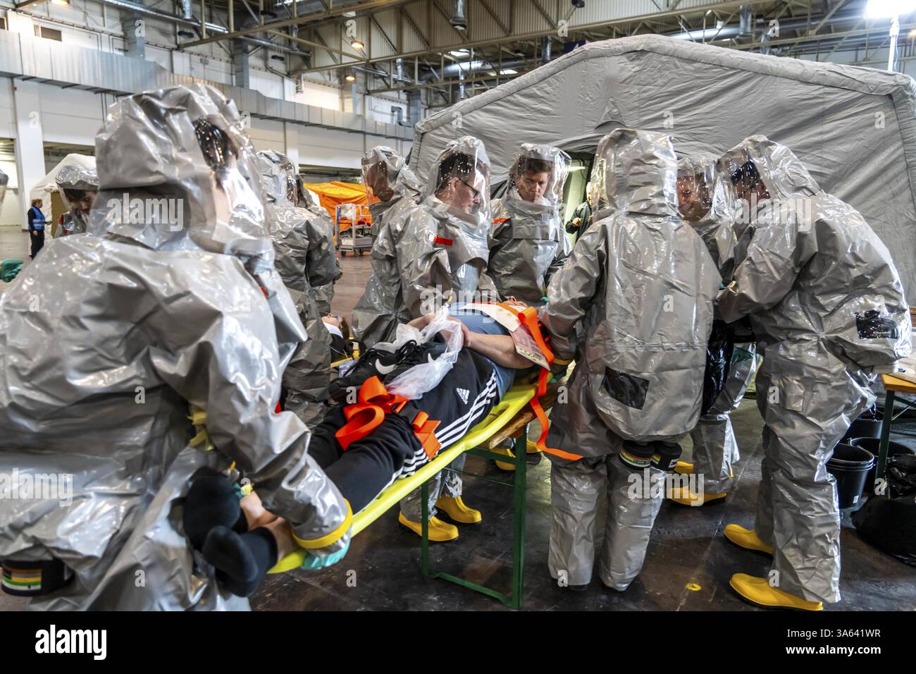 Decontamination of injured persons after an assumed accident involving ...