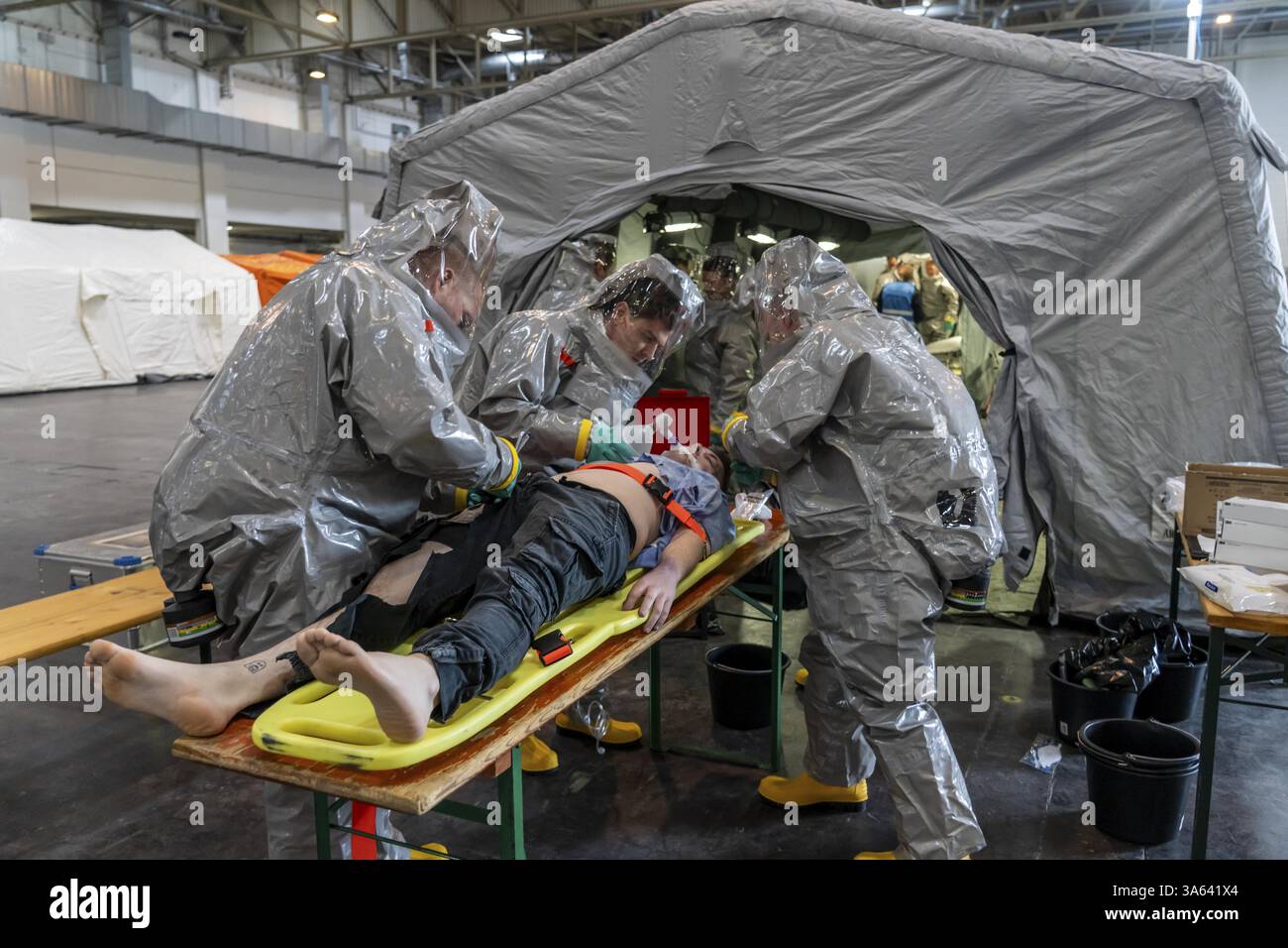 Decontamination of injured persons after an assumed accident involving ...