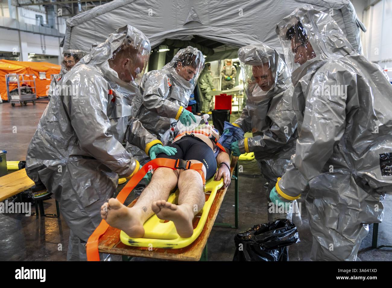 Decontamination of injured persons after an assumed accident involving ...