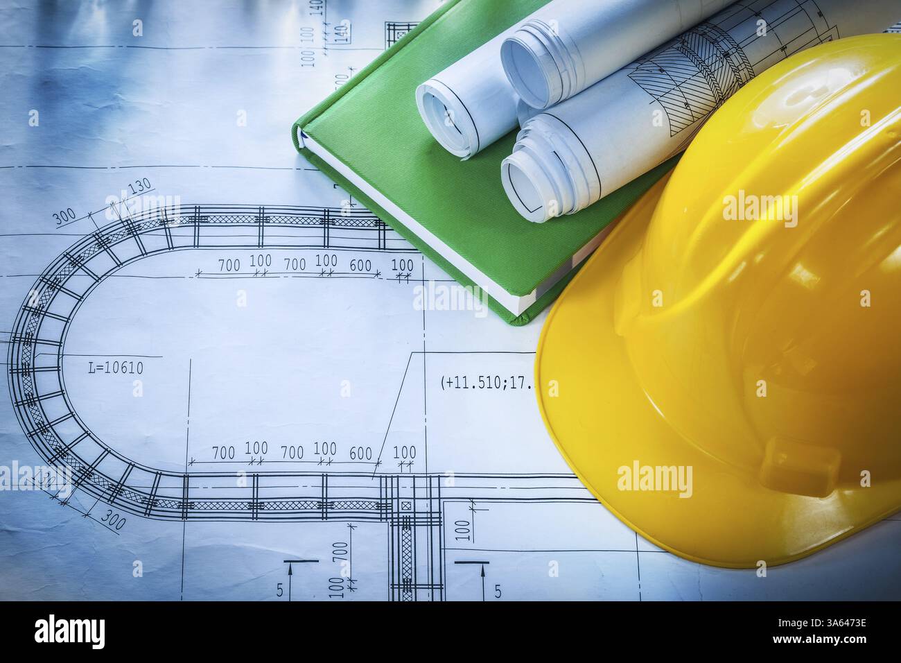 Hard hat construction plans notepad on blueprint Stock Photo - Alamy