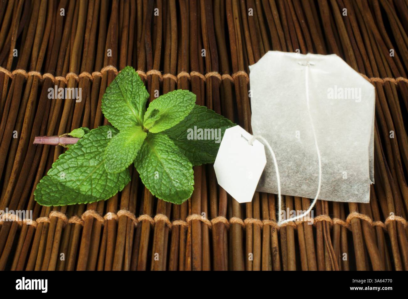 Tea bag and fresh mint on wooden base Stock Photo - Alamy