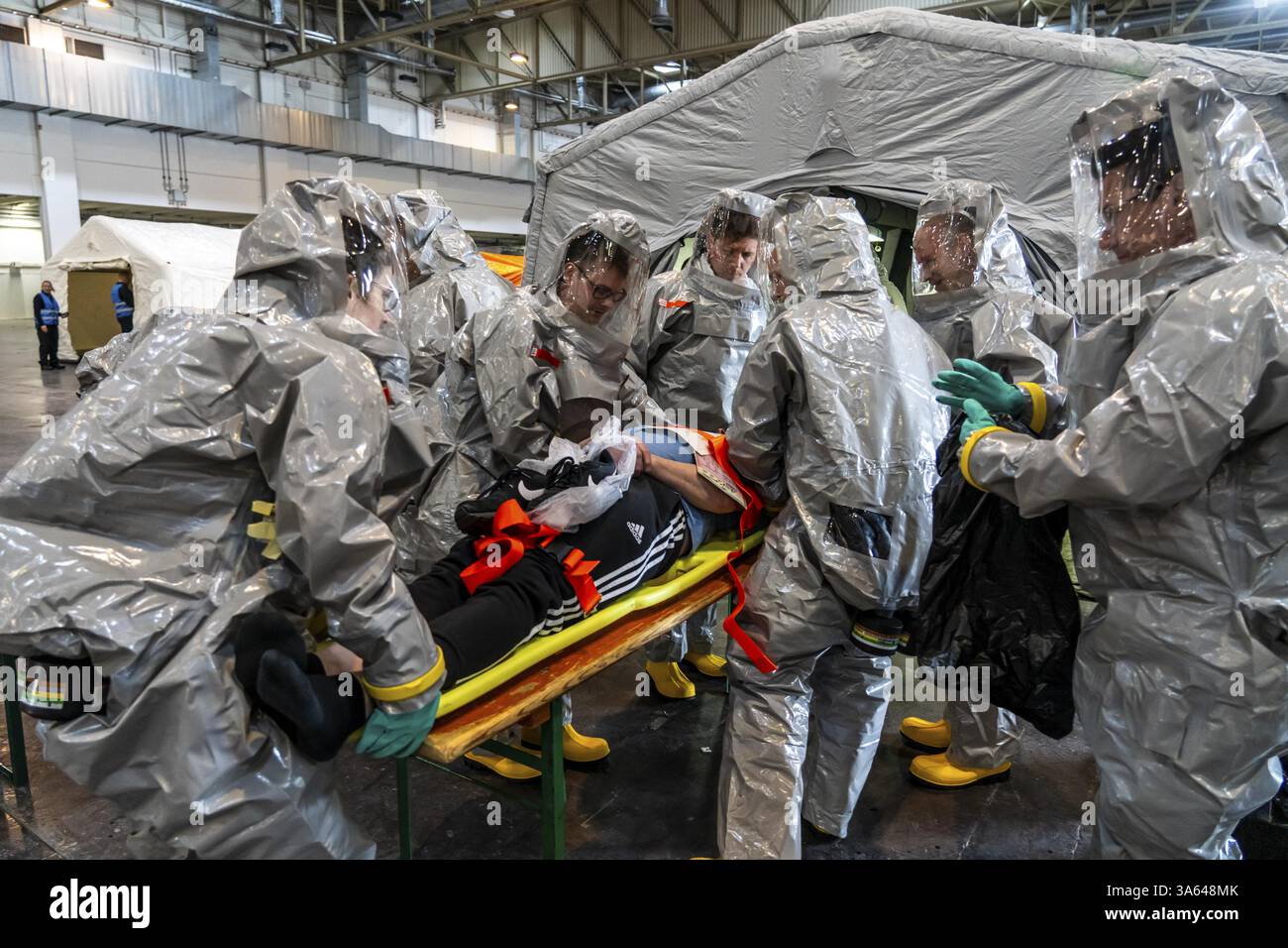 Decontamination of injured persons after an assumed accident involving ...