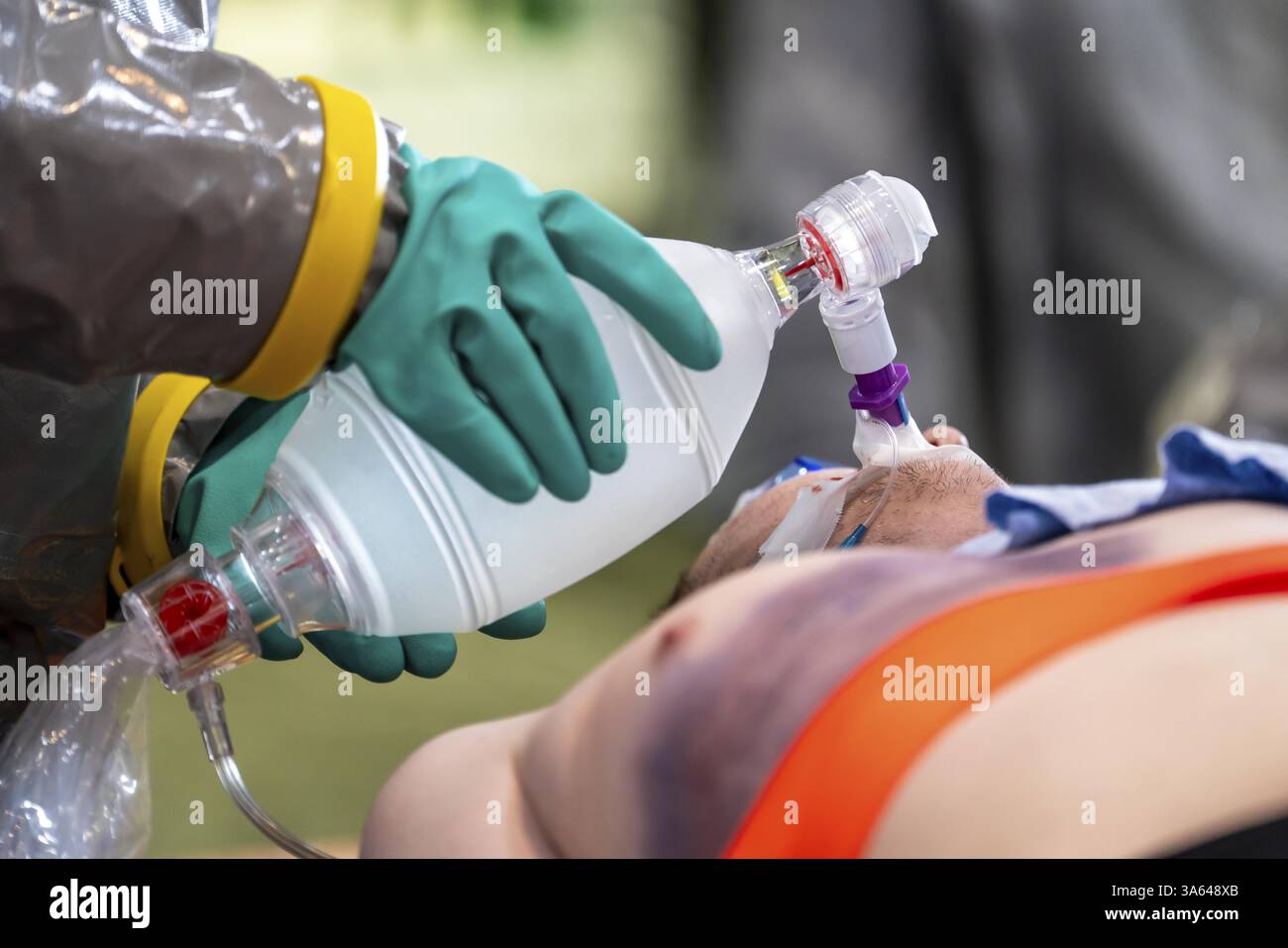 Decontamination of injured persons after an assumed accident with ...