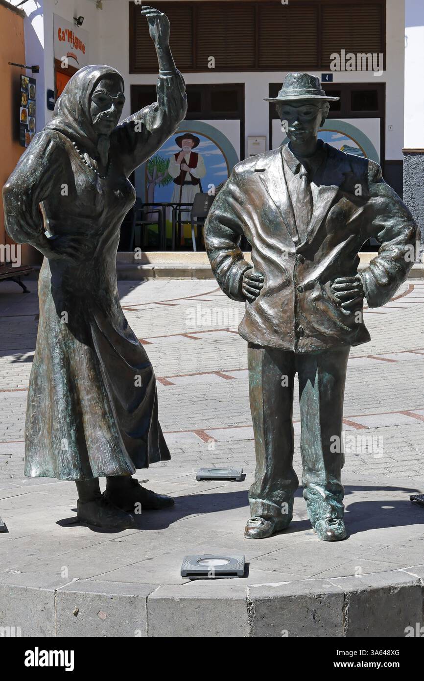 Bronze sculpture of a dancing couple in the Plaza del Rosario in the ...