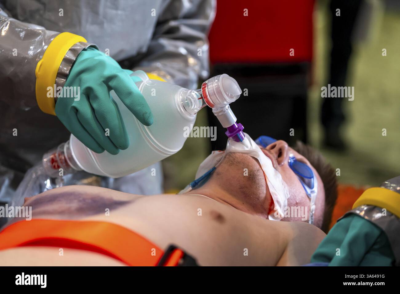 Decontamination of injured persons after an assumed accident with ...
