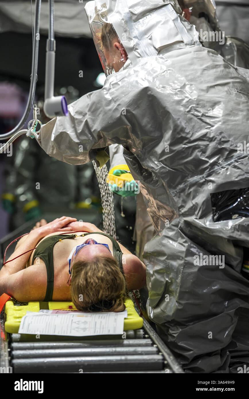 Decontamination of injured persons after an assumed accident involving ...