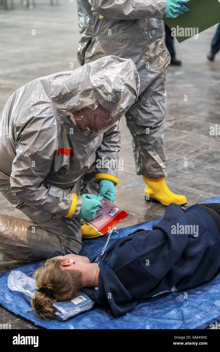 Viewing of patients in front of decontamination of injured persons ...