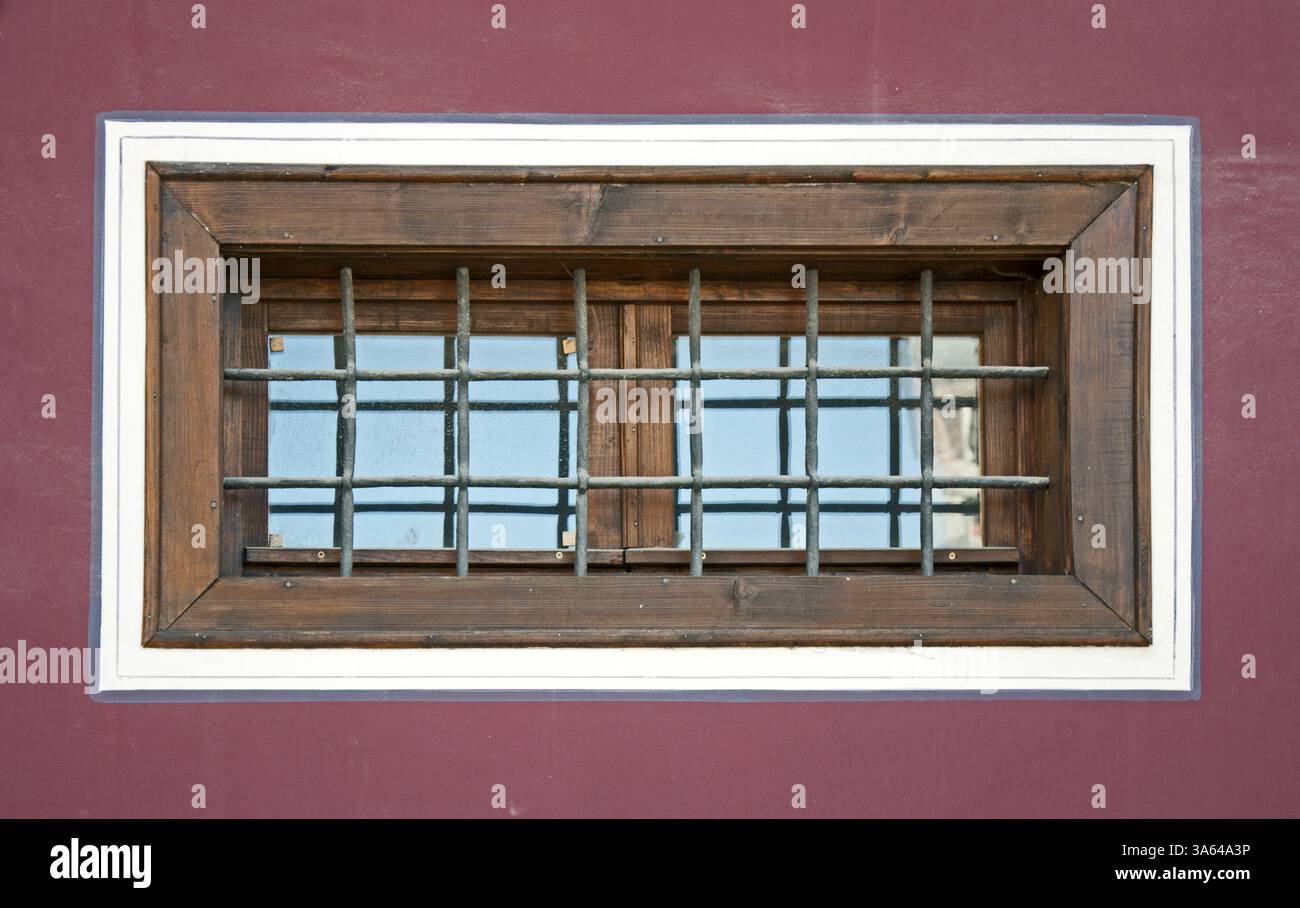 Violet grid hi-res stock photography and images - Alamy