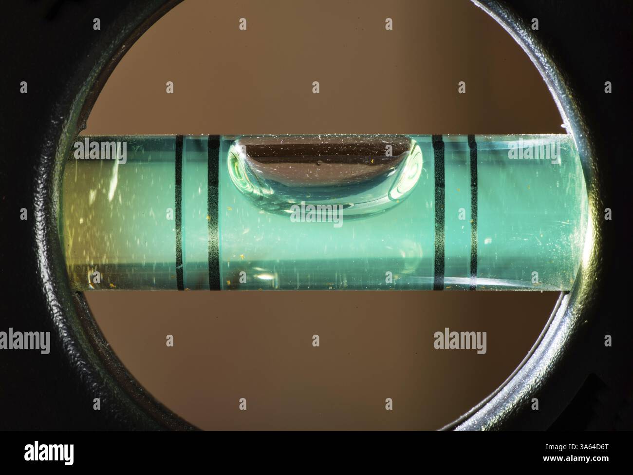 Level tool. Close up macro level measurement Stock Photo - Alamy