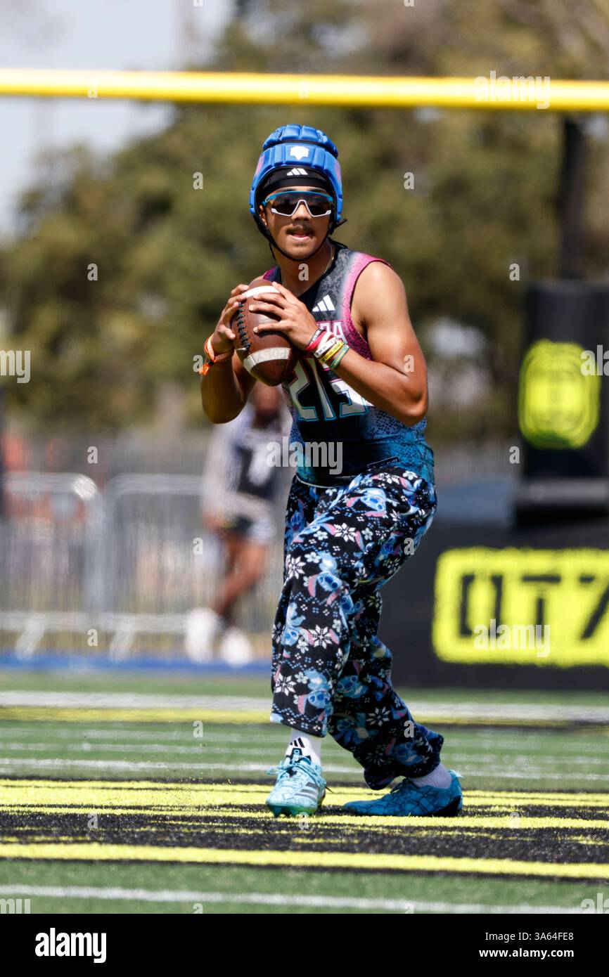 Team Toa quarterback Kane Anetema (213) plays against Lo Pro during an ...