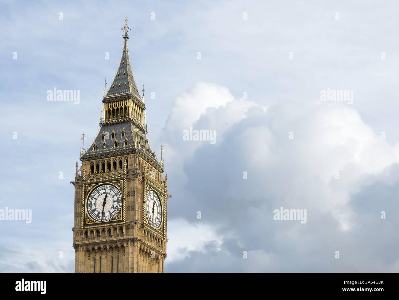 Big Ben London. Dramatic cloudy sky background Stock Photo - Alamy