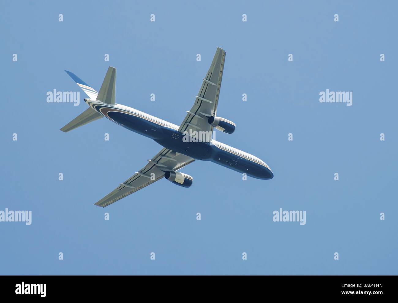 Transport vessel passenger airplane flies hi-res stock photography and ...