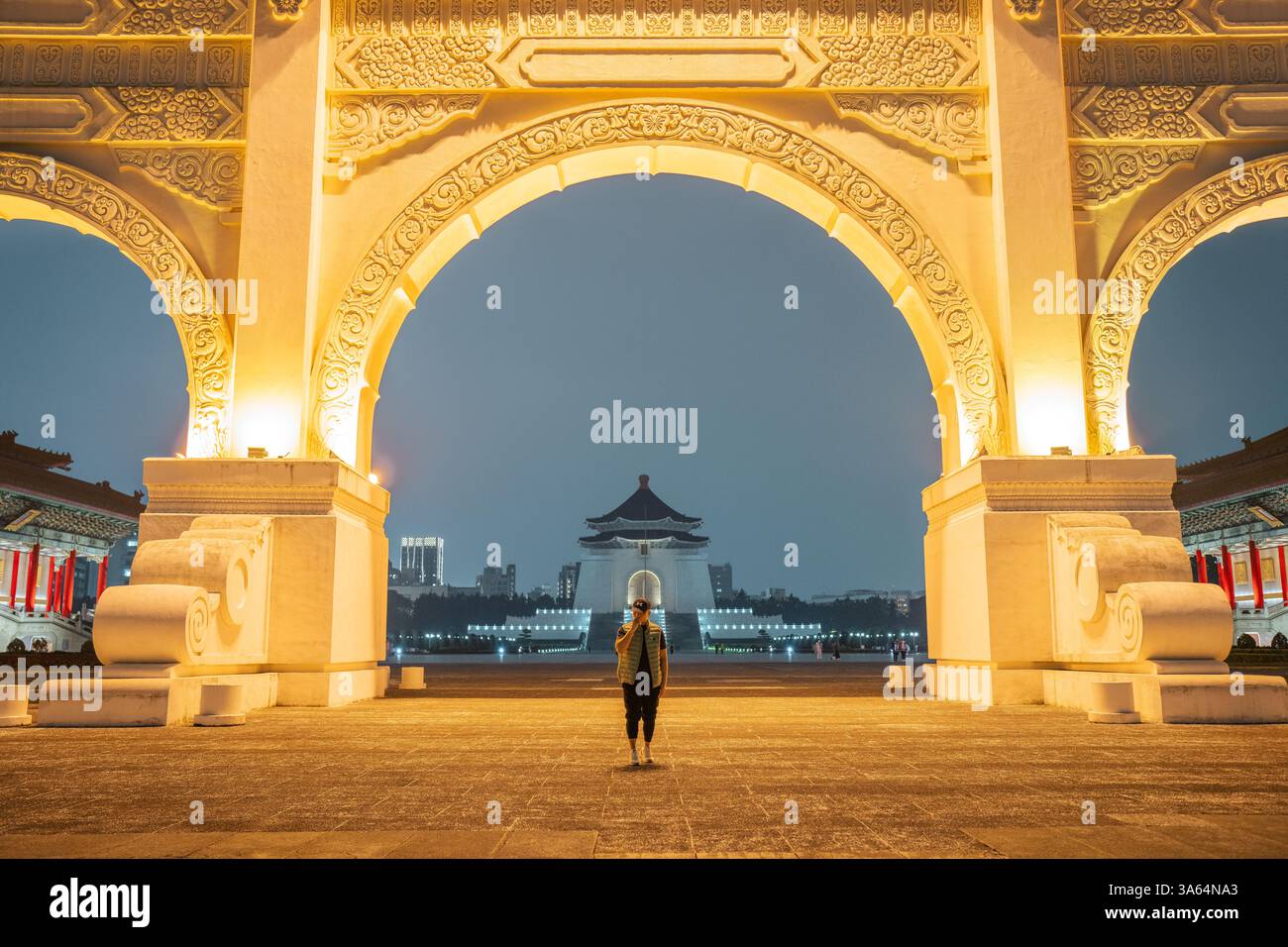 Taiwan’s Liberty Square Arch Glows Under the Night Sky – A Timeless ...