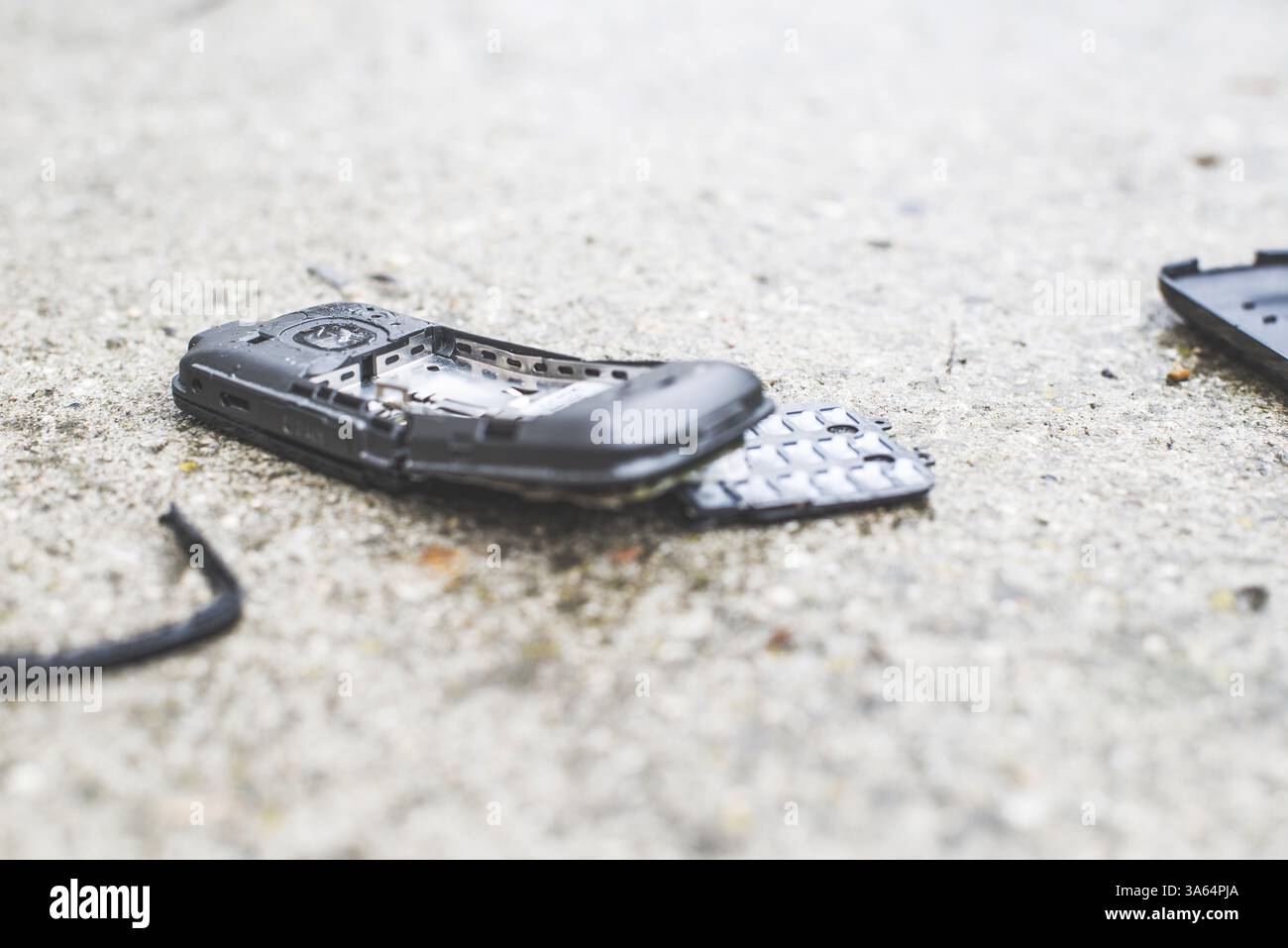 Old broken mobile phones hi-res stock photography and images - Alamy