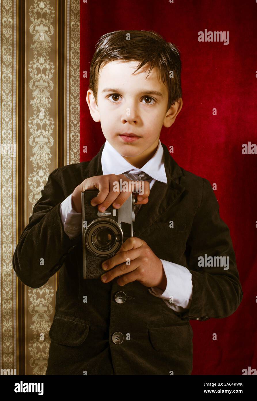 Vintage movie camera lens hi-res stock photography and images - Alamy