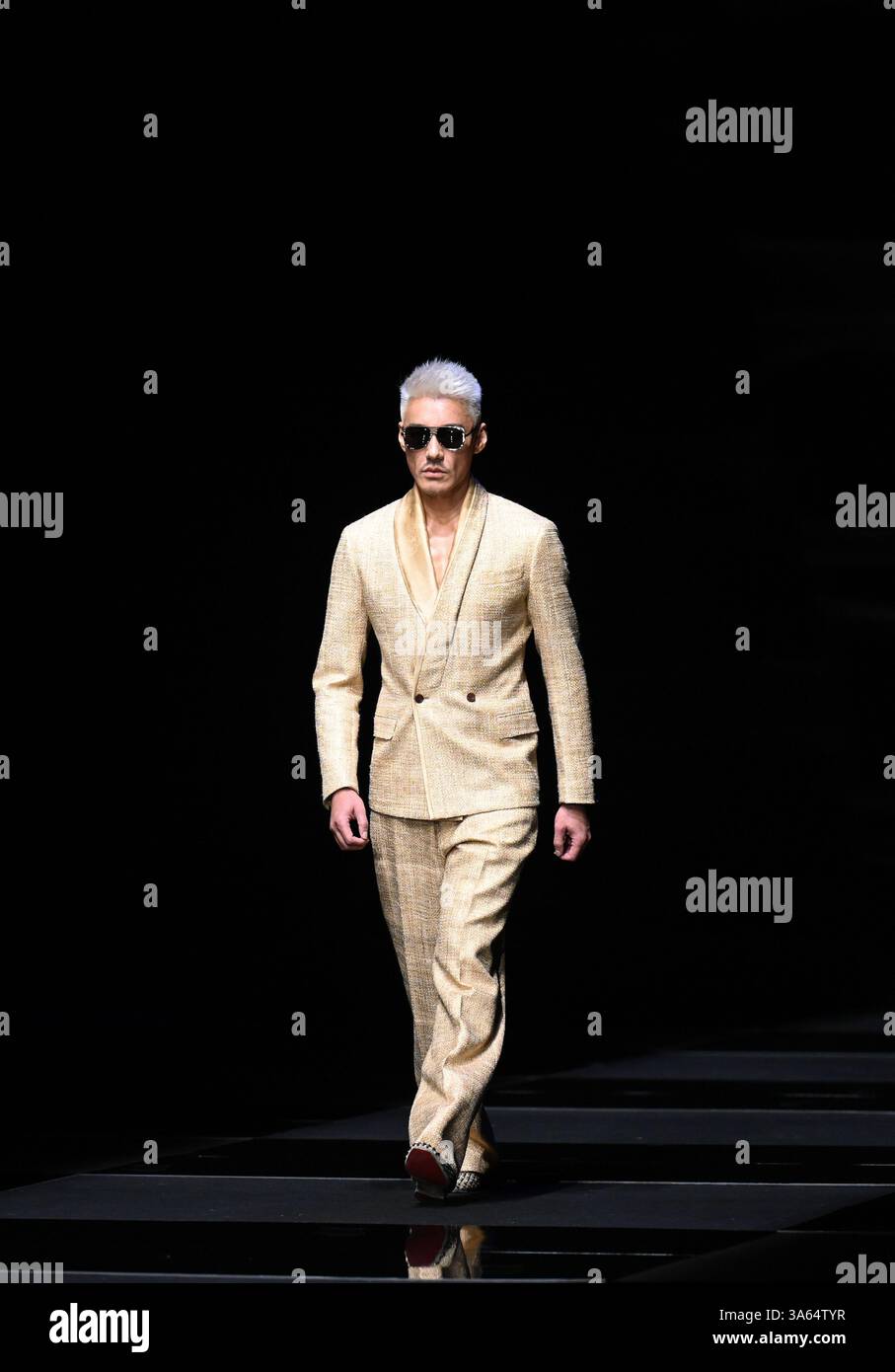 Beijing,China.22th March 2025. Chinese model Hu Bing presents a ...