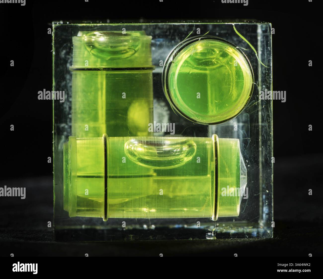 Level tool. Close up macro level measurement Stock Photo - Alamy