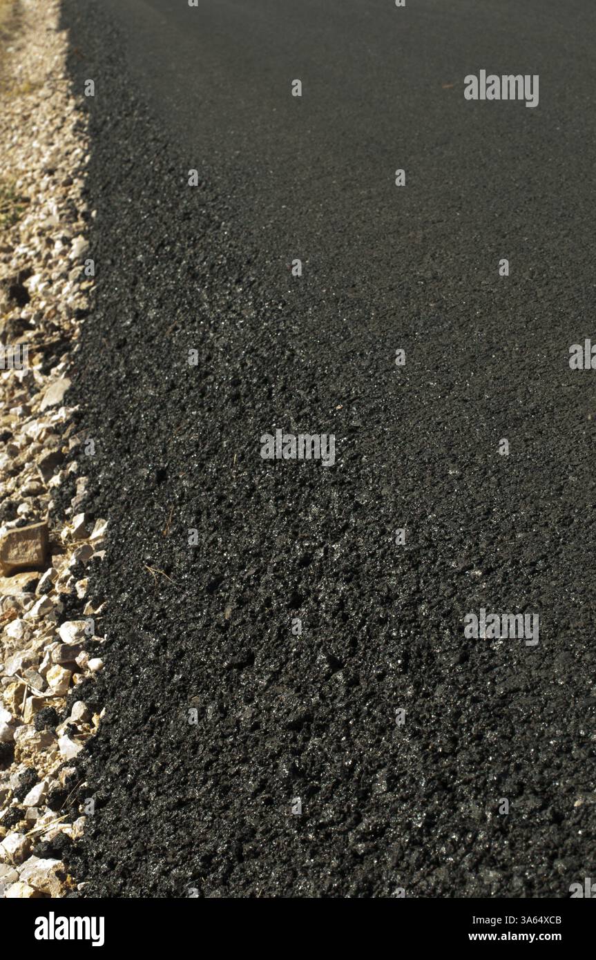 Newly built asphalt road. Close up asphalt coating and breakstone Stock ...