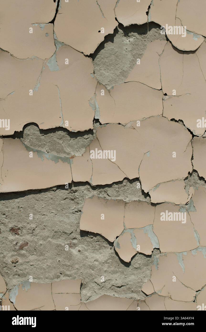 Old cracked wall. Fallen plaster. Vertical texture Stock Photo - Alamy