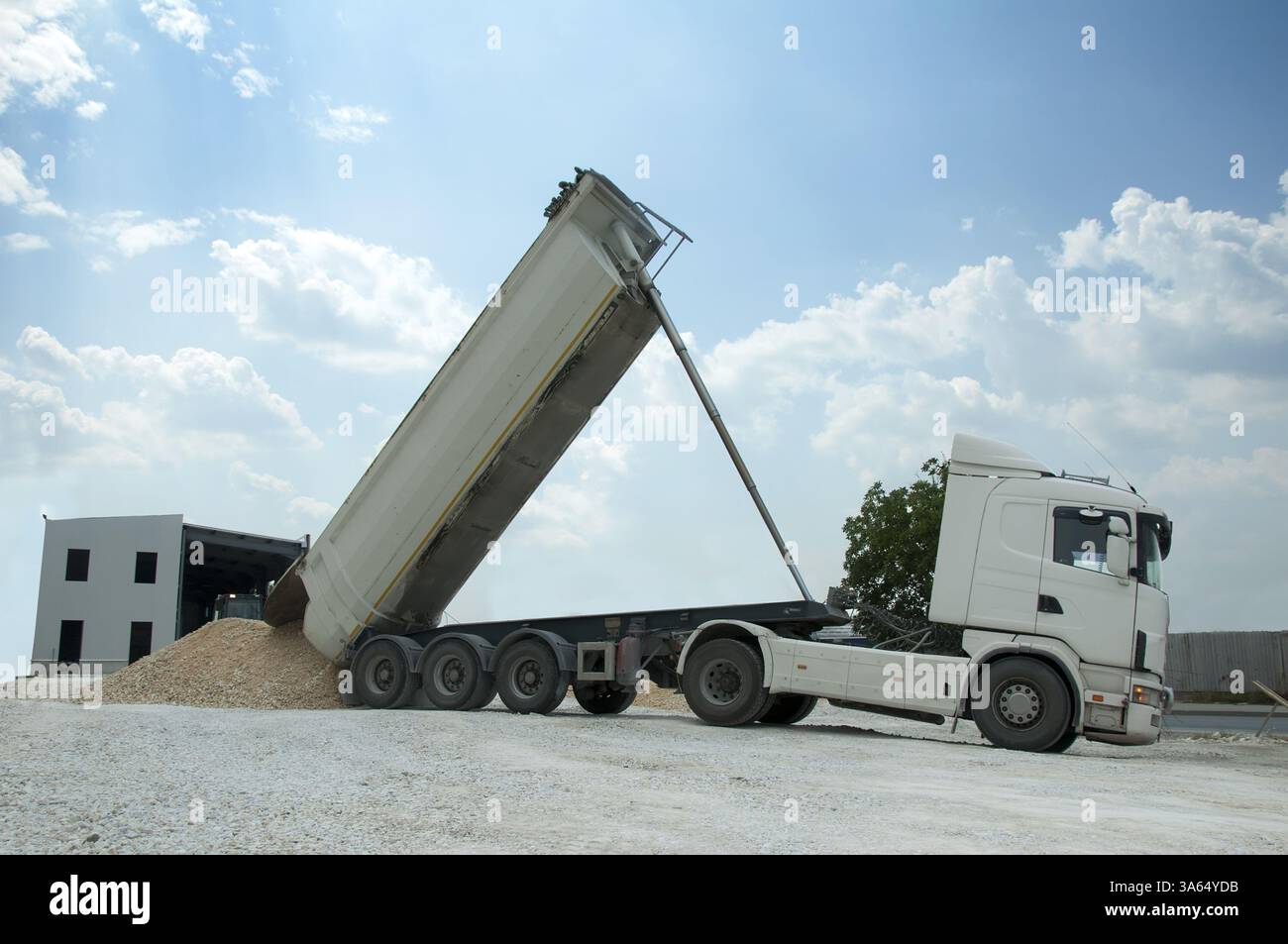Unloads material hi-res stock photography and images - Alamy