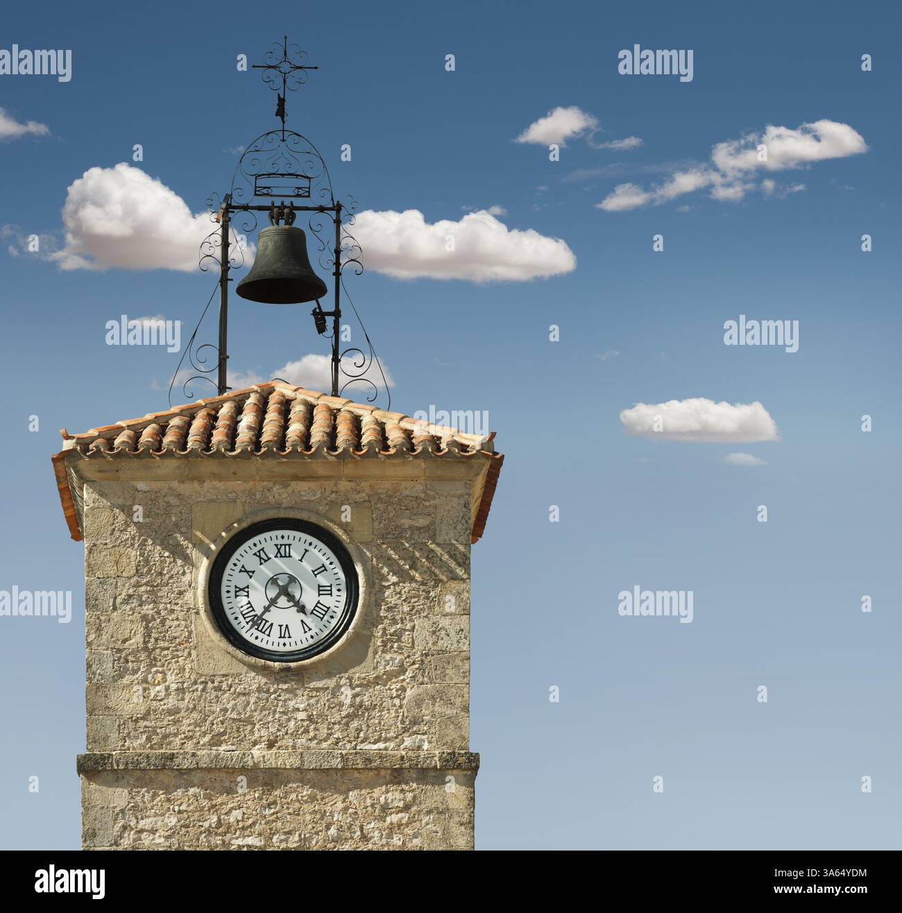 Old arts building clock hi-res stock photography and images - Alamy