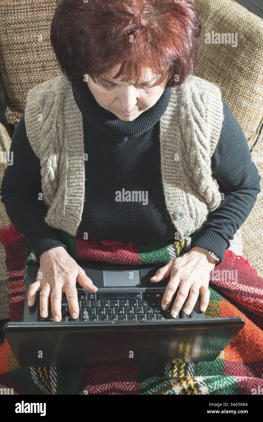 Old women using old laptop Stock Photo - Alamy