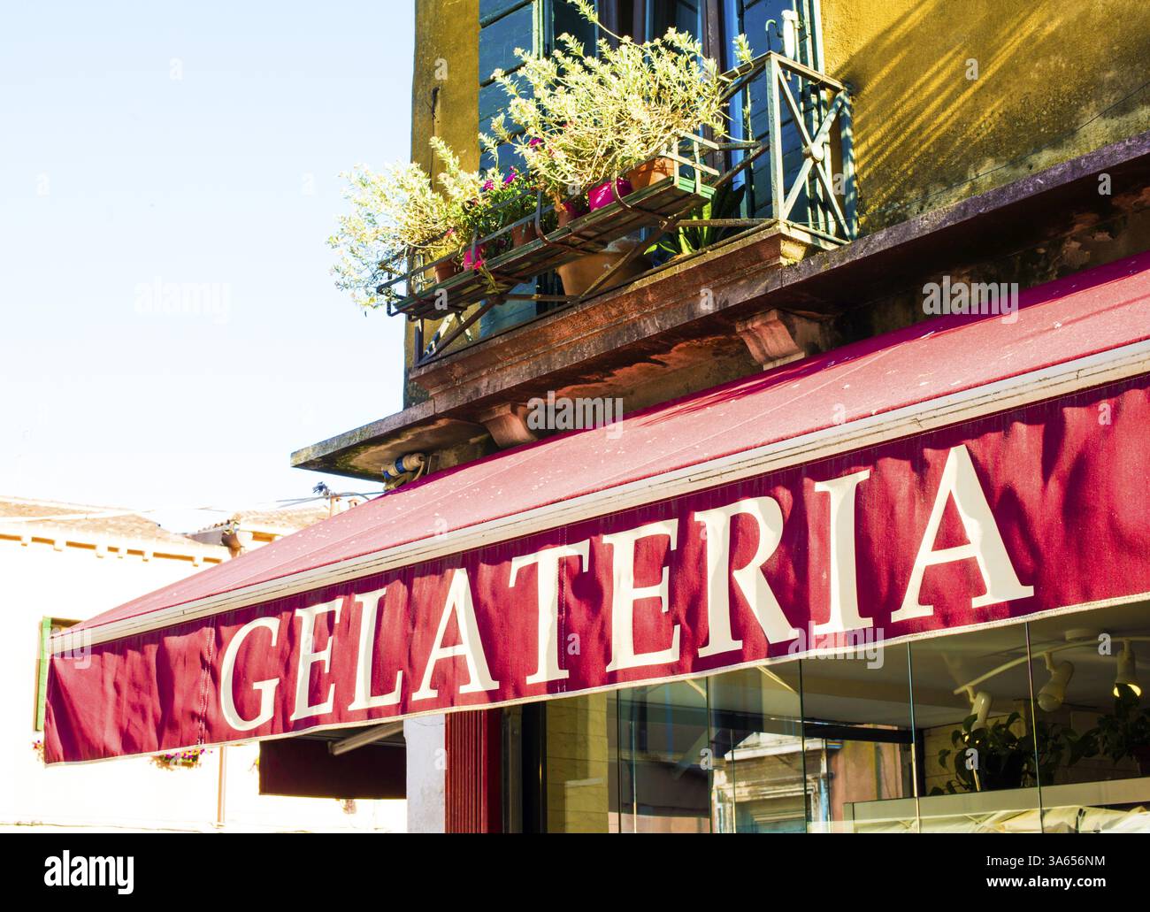 Italian ice cream shop. Exterior Stock Photo - Alamy