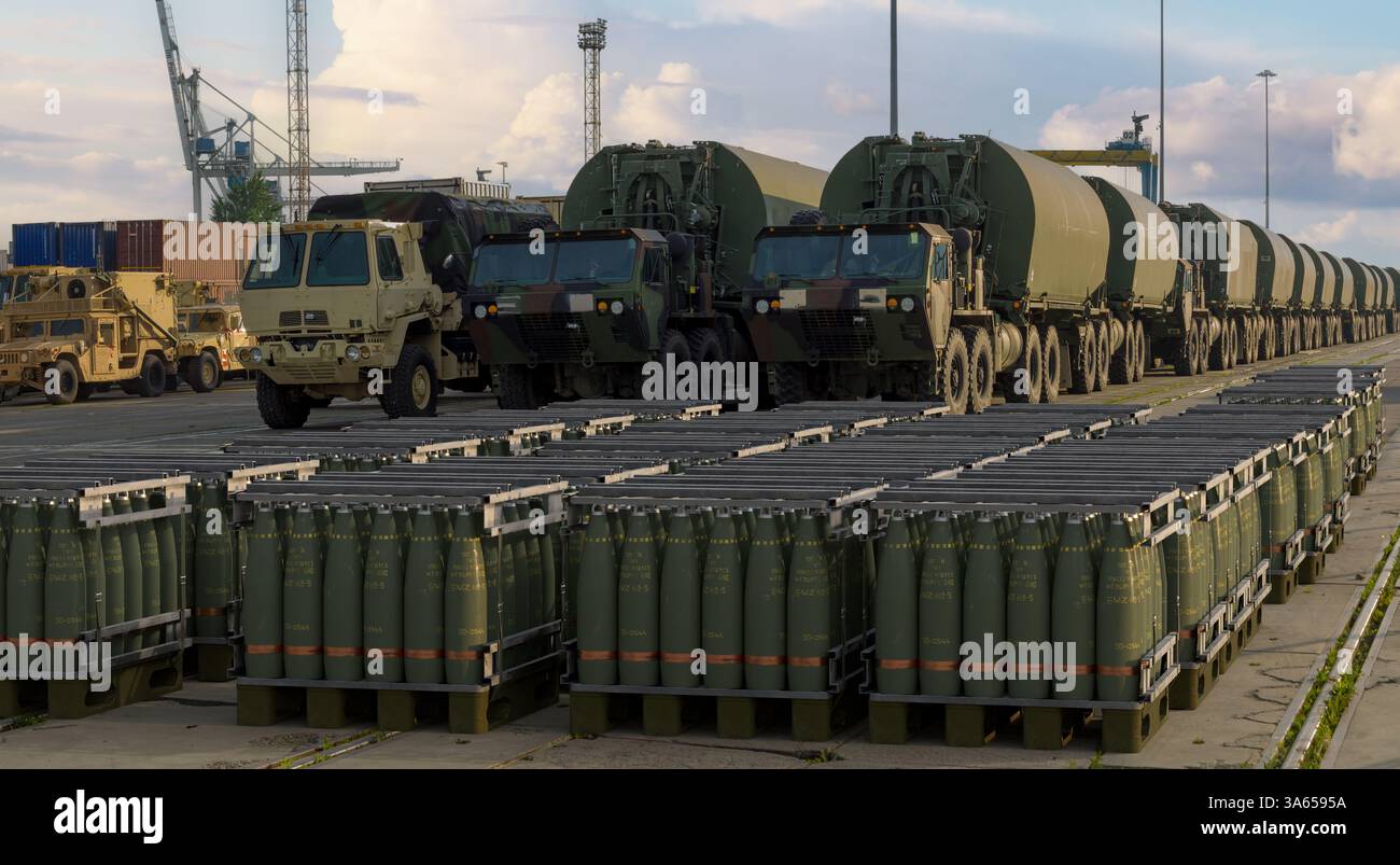 Pallets of 155mm artillery ammunition Stock Photo - Alamy