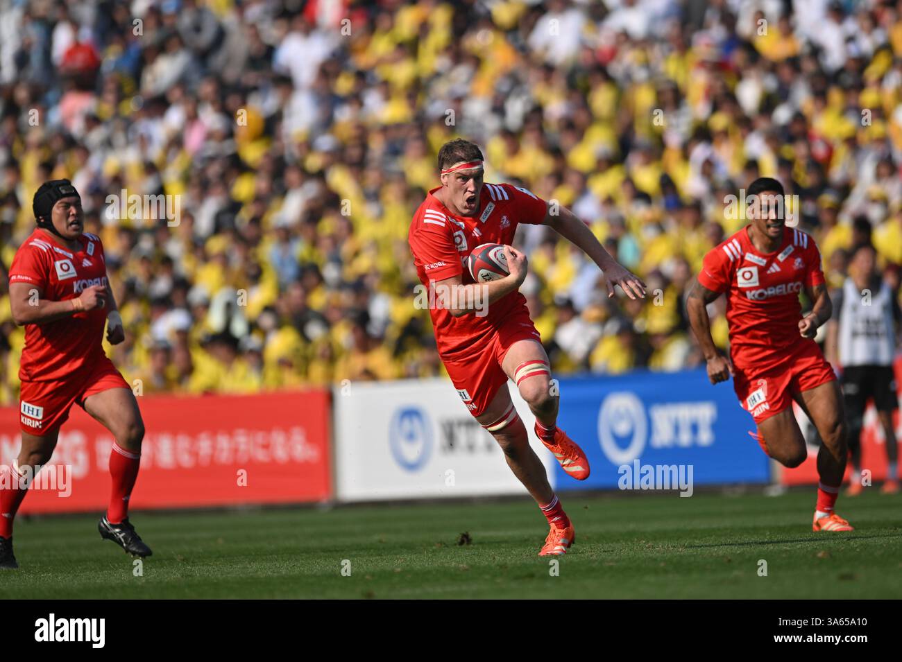 Steelers' Brodie Retallick during the 2024-25 Japan Rugby League One ...