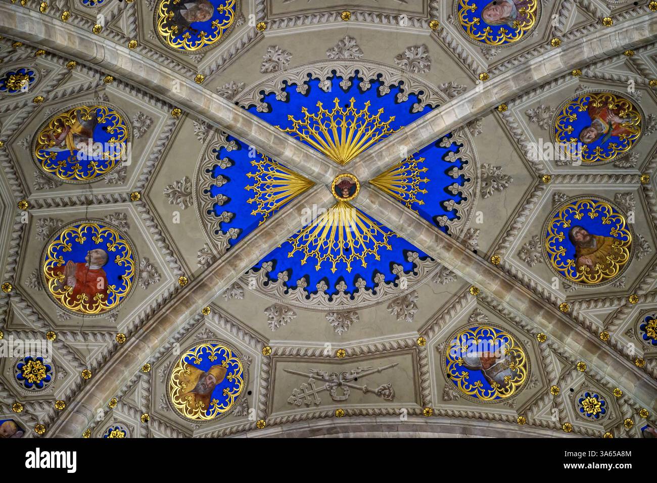 Close up of the ceiling inside the Como Cathedral (Cattedrale di Santa ...